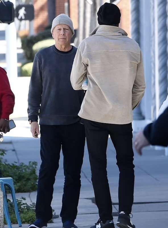 Bruce Willis, prime foto in pubblico dopo la diagnosi di demenza