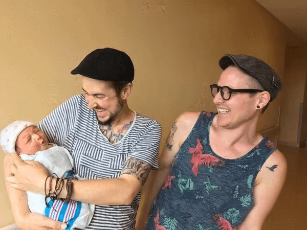 Il primo papà in 'dolce attesa': "Sono il primo uomo incinta" (FOTO ...