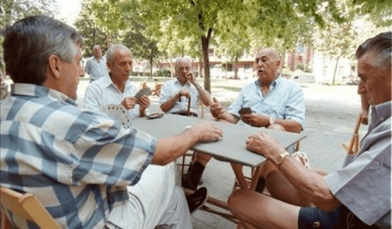 Pensionati italiani, tutti in Albania: Stanchi dell'Italia, Paese morto