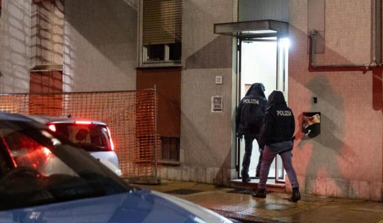 Uccise il compagno con 30 coltellate: Rosa Comito confessa - Chronist